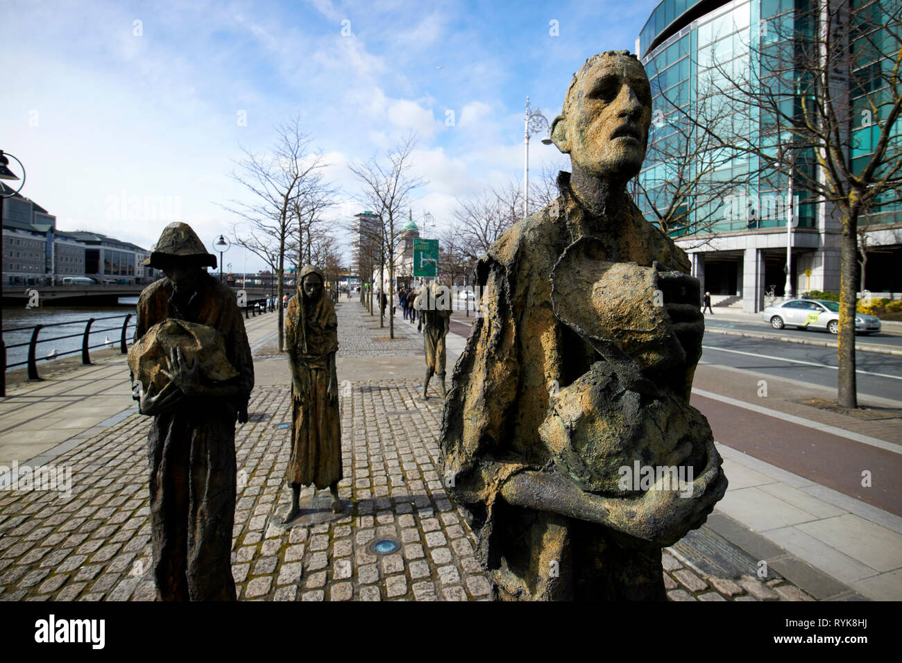 Irish famine statue dublin hi-res stock photography and images - Alamy
