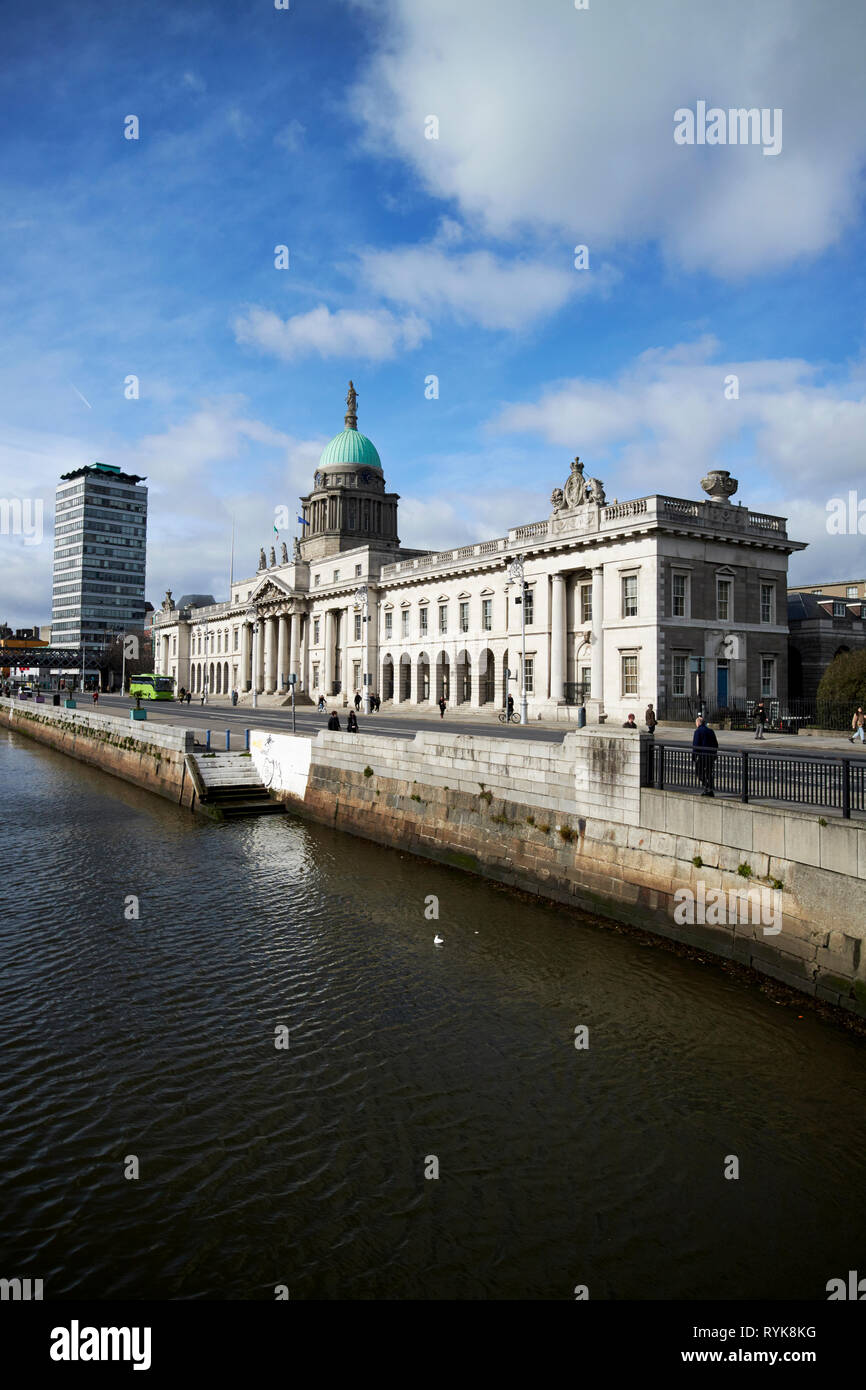 The custom house quay hi-res stock photography and images - Alamy