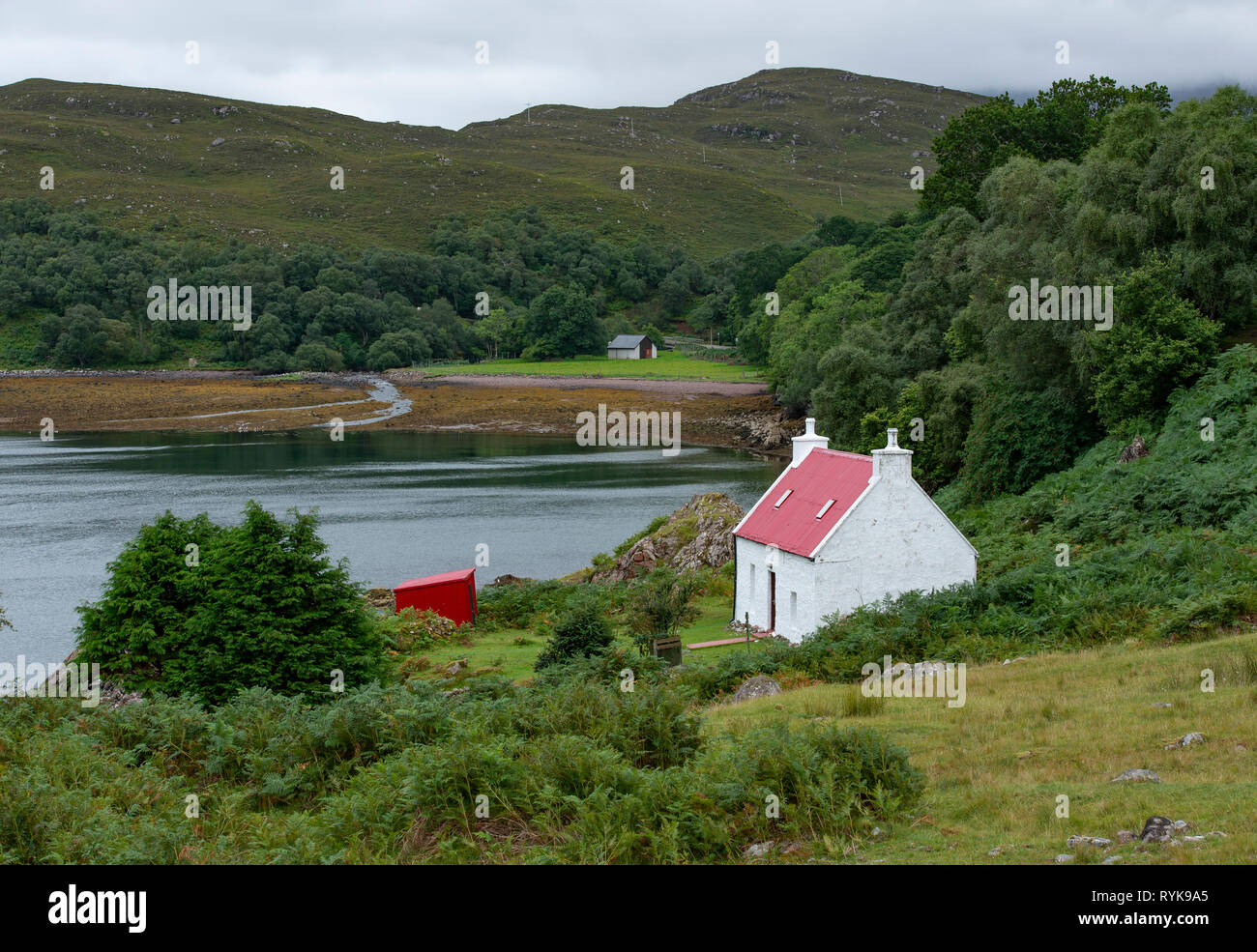 Red roof cottage hi-res stock photography and images - Alamy