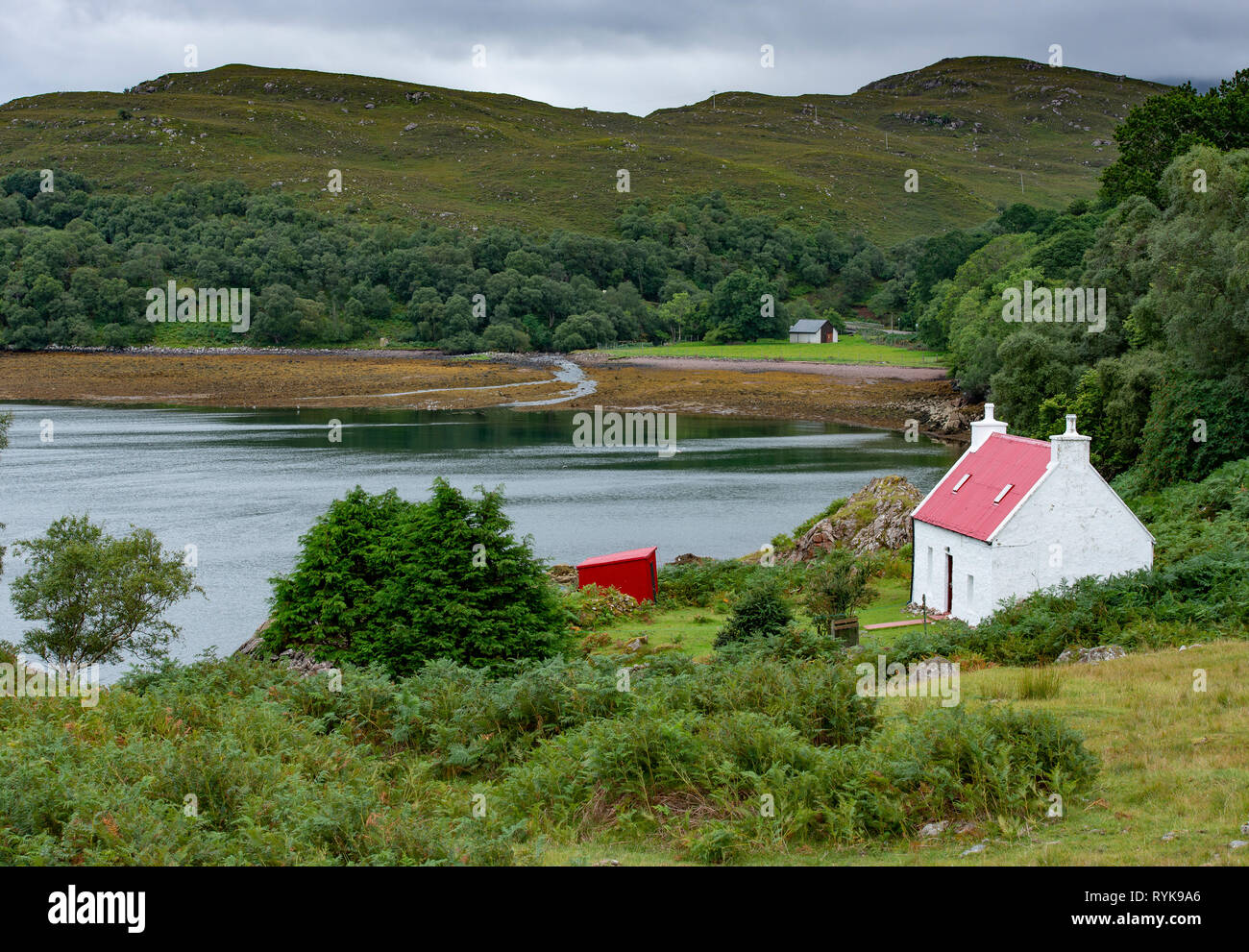 Red and white cottage hi-res stock photography and images - Alamy