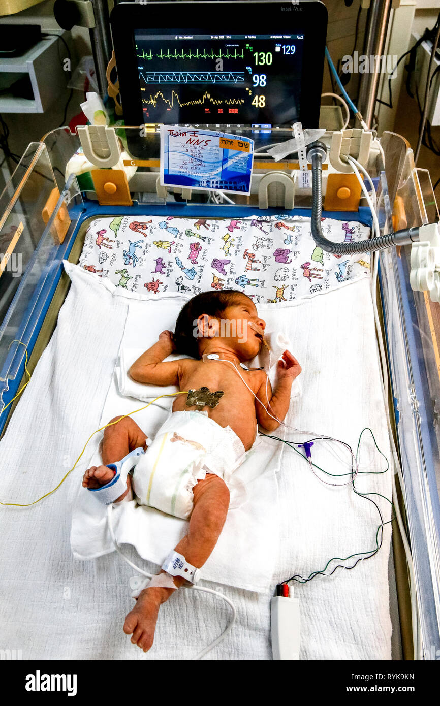Hospital baby ward hi-res stock photography and images - Alamy