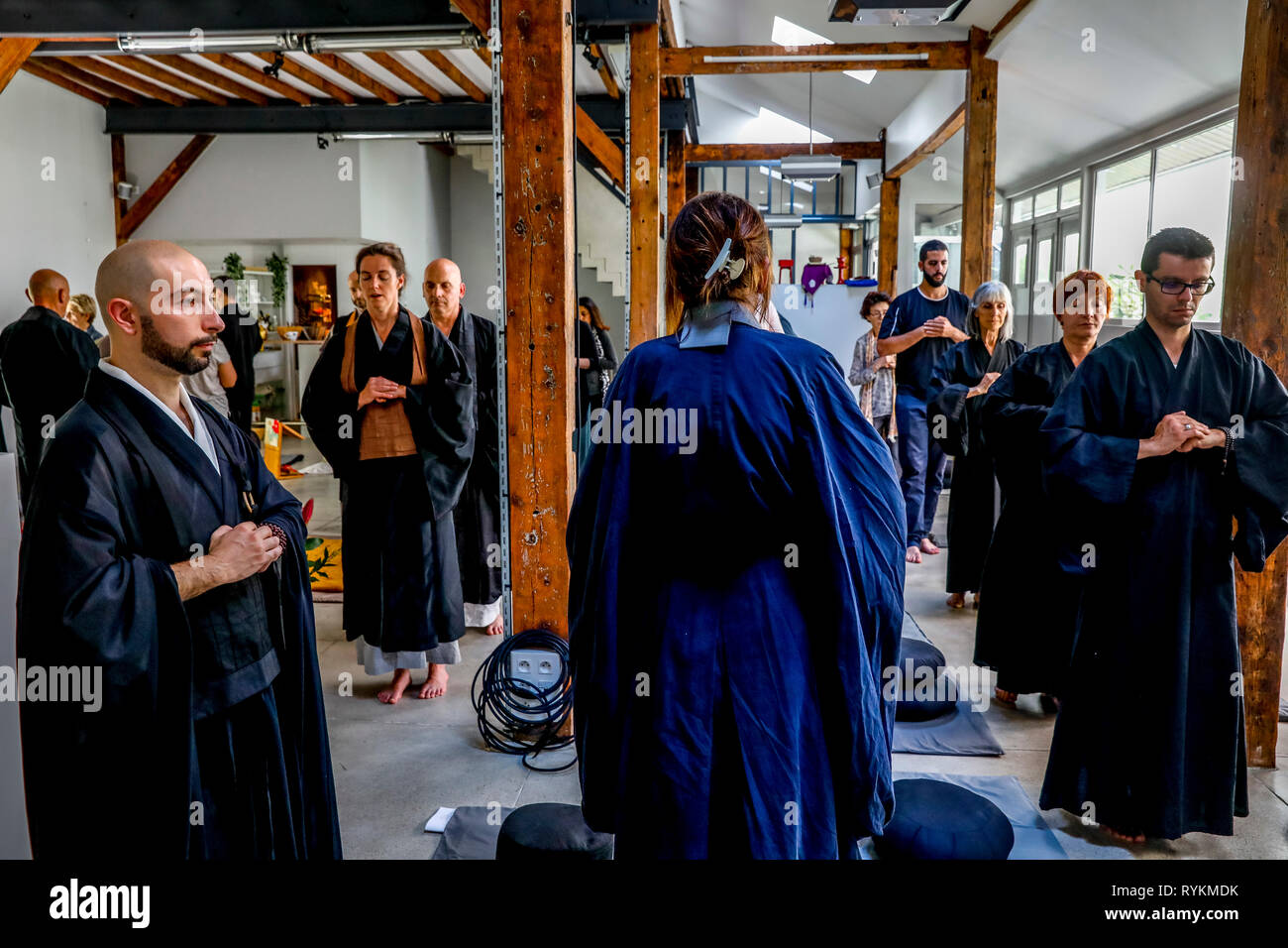 Zen sesshin (retreat) in Paris, France. Kin hin, walking meditation ...