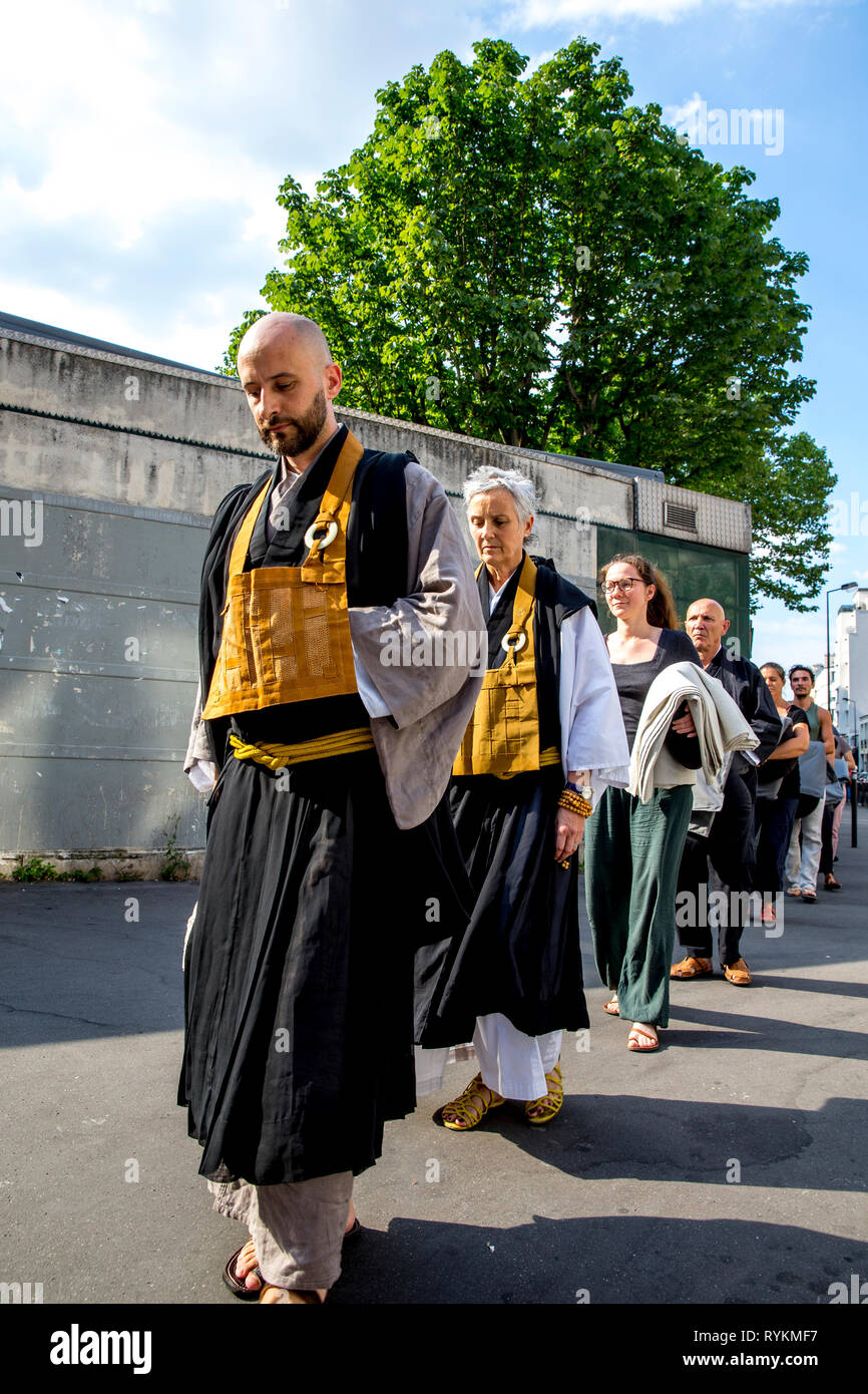 Zen sesshin (retreat) in Paris, France. Silent walk to a park Stock ...