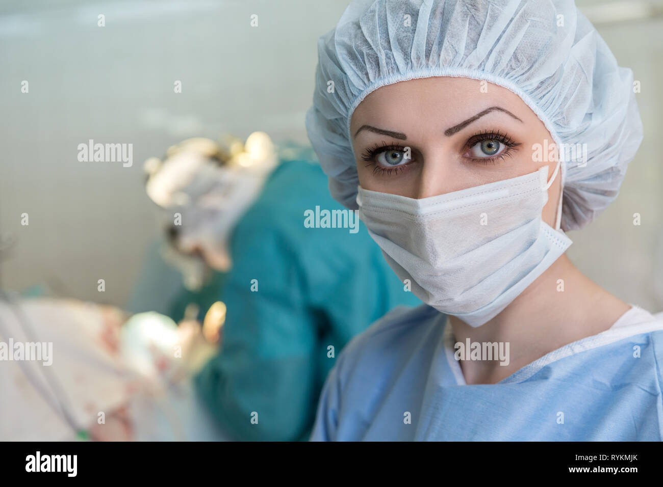 nurse in the mask in the operating room Stock Photo - Alamy