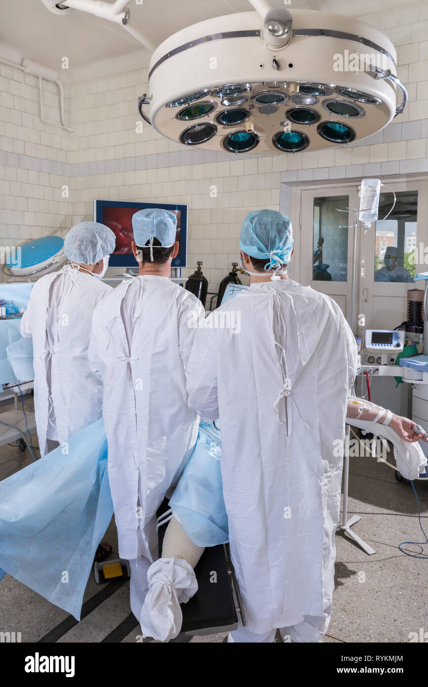 Trauma surgeon team hi-res stock photography and images - Alamy