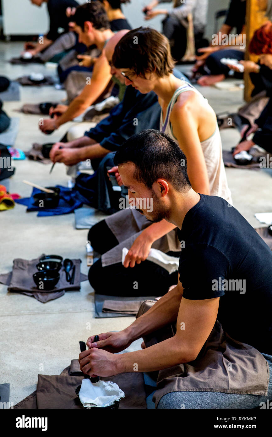 Zen sesshin (retreat) in Paris, France. Meal Stock Photo - Alamy
