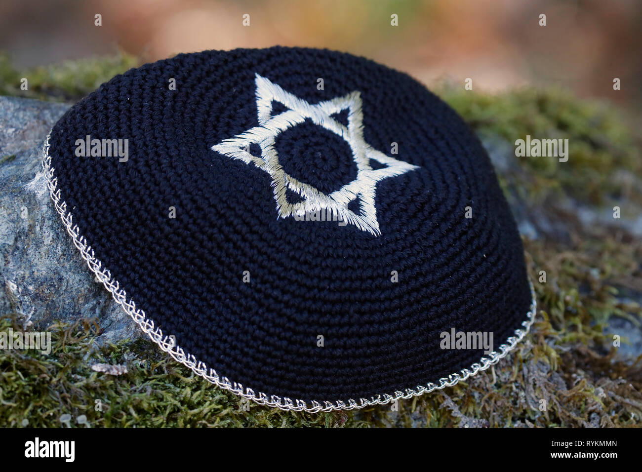 Star of david kippa hi-res stock photography and images - Alamy