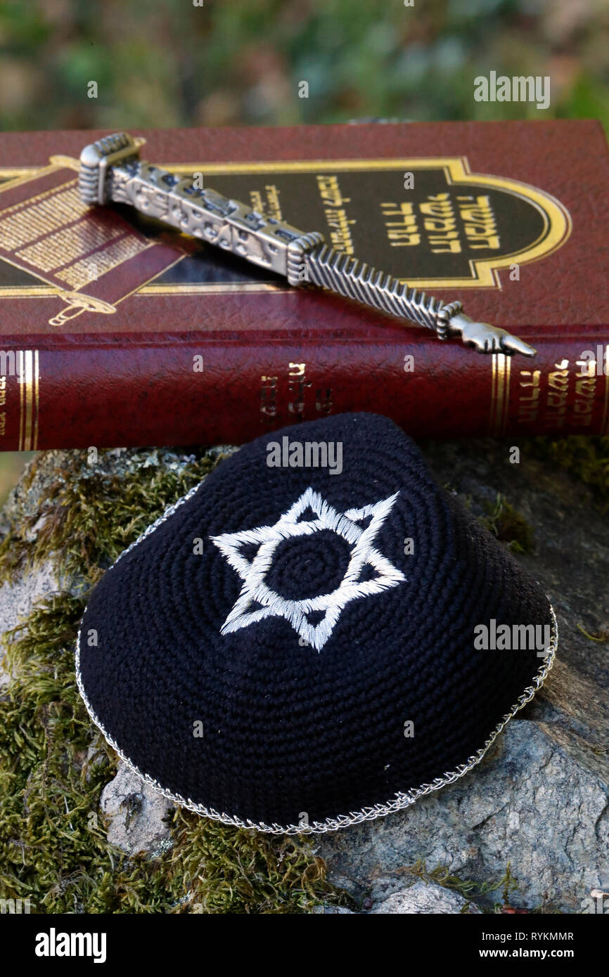 Torah yad jewish hi-res stock photography and images - Alamy