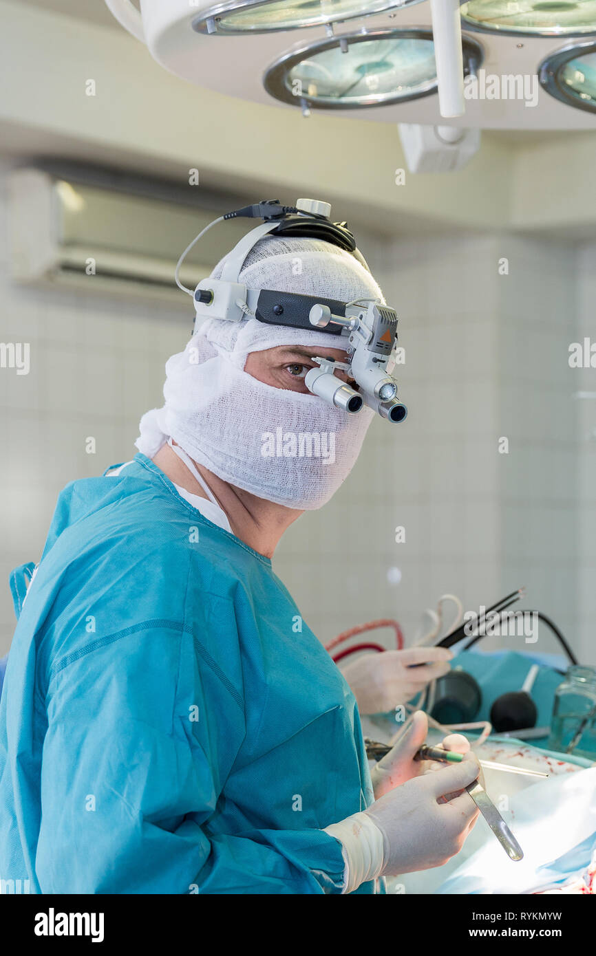 surgeon in the operating room Stock Photo - Alamy