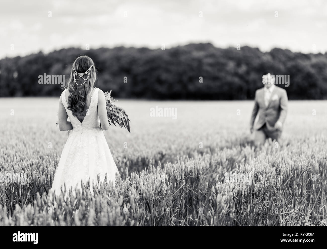 English countryside woman wearing hi-res stock photography and images ...