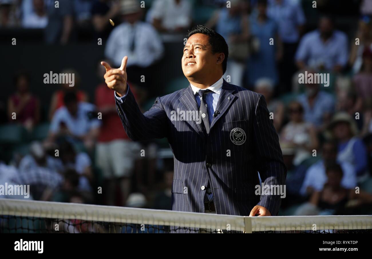 Tennis umpire doing coin toss hi-res stock photography and images - Alamy