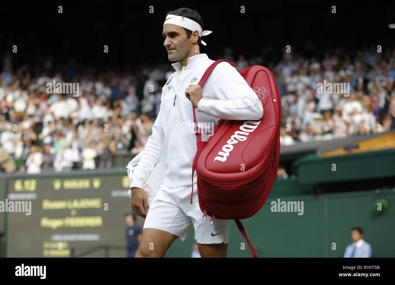 Roger federer 2017 wimbledon hi-res stock photography and images - Alamy