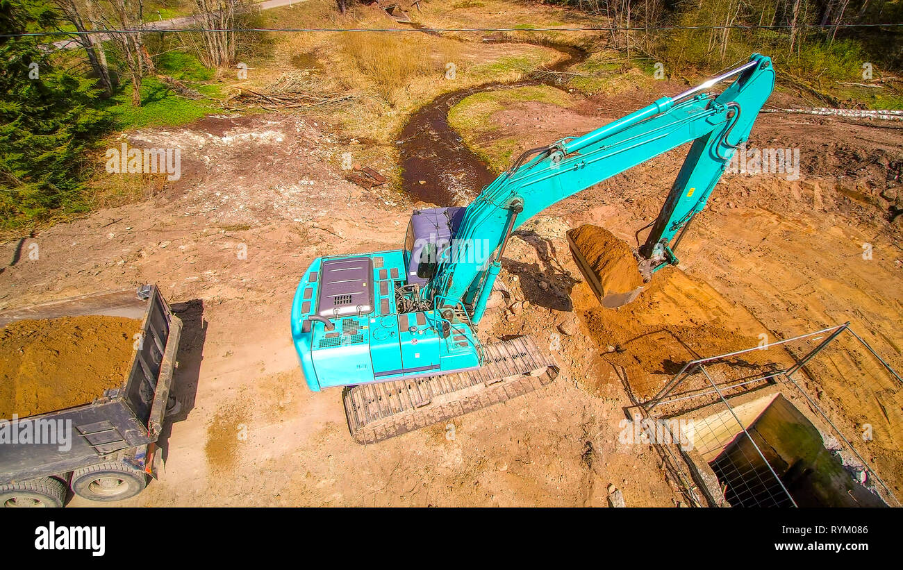 Backhoe digging hi-res stock photography and images - Alamy