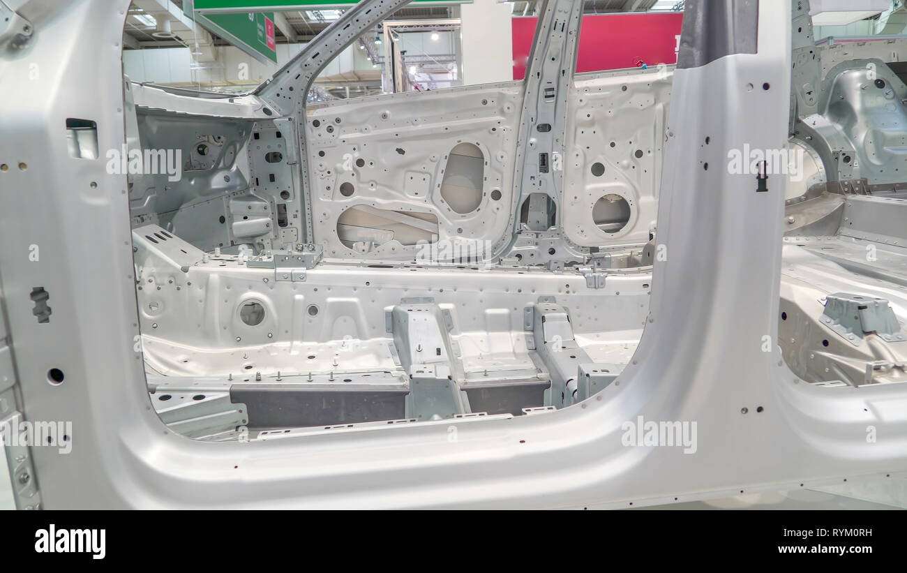 Car skeleton hi-res stock photography and images - Alamy