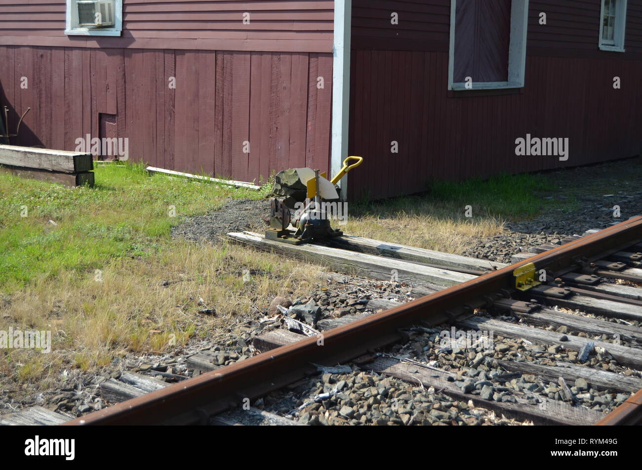 Light bulb broken hi-res stock photography and images - Alamy