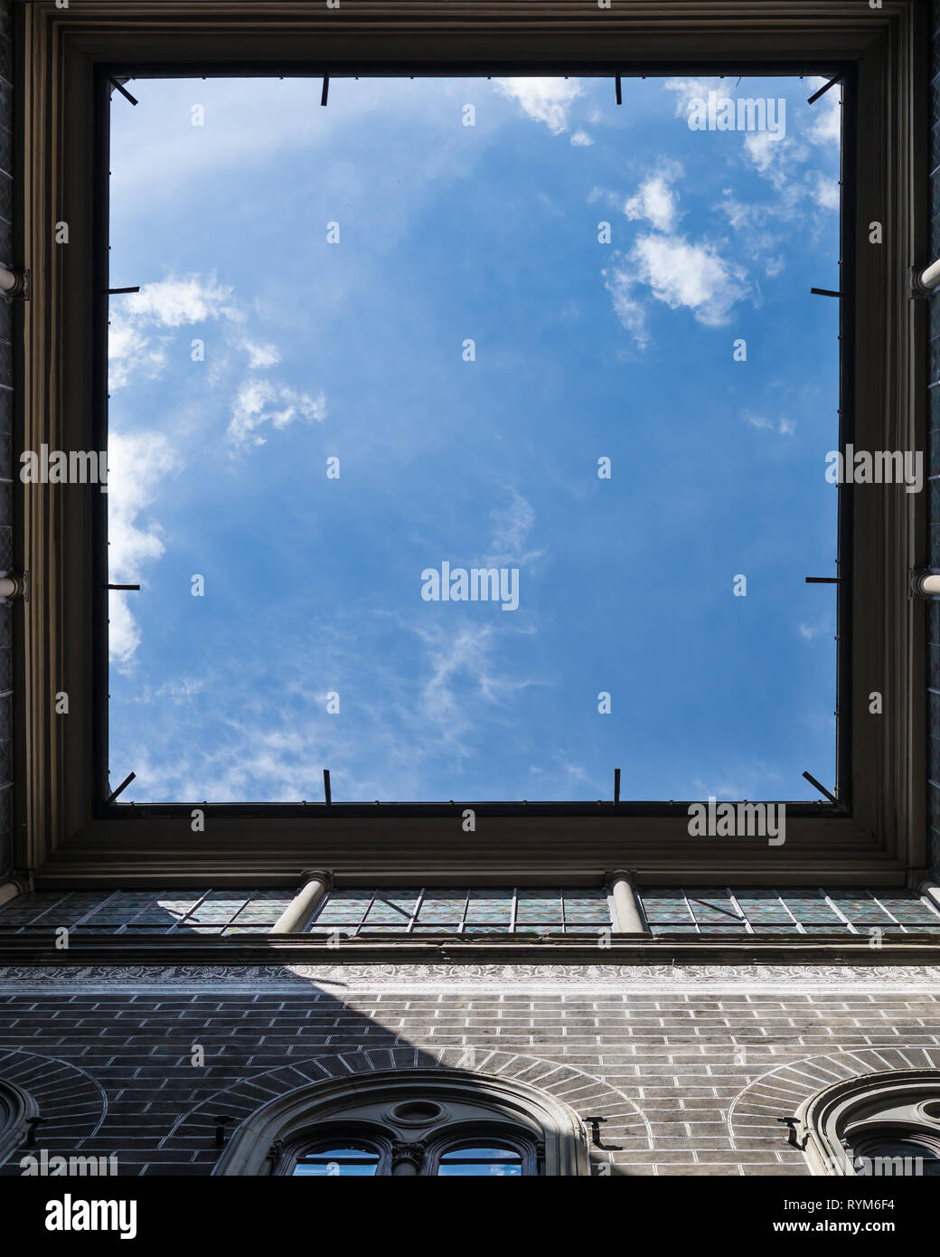 Unusual window frame design hi-res stock photography and images - Alamy