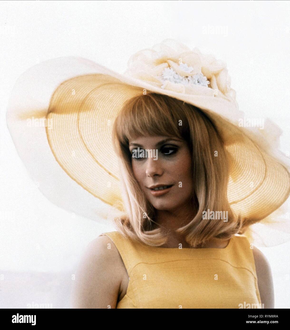 CATHERINE DENEUVE, THE YOUNG GIRLS OF ROCHEFORT, 1967 Stock Photo - Alamy