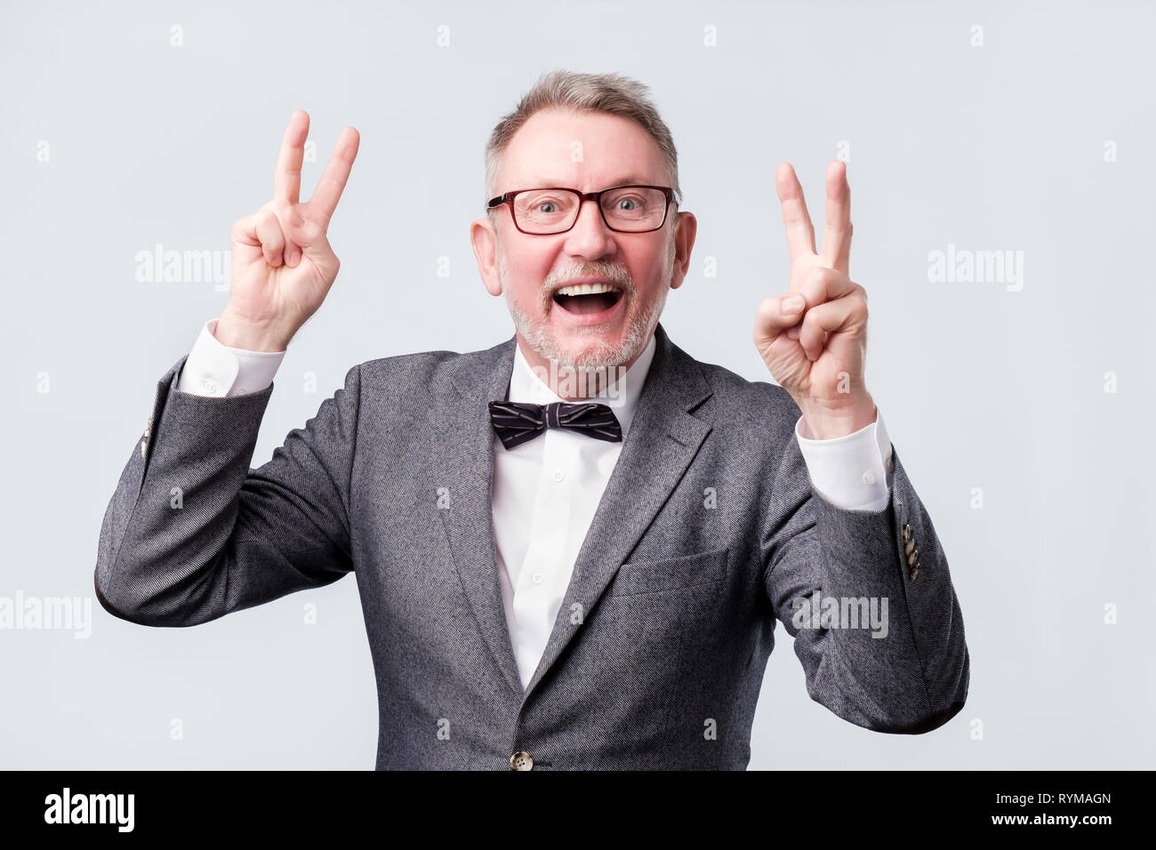 Man making peace sign hi-res stock photography and images - Alamy