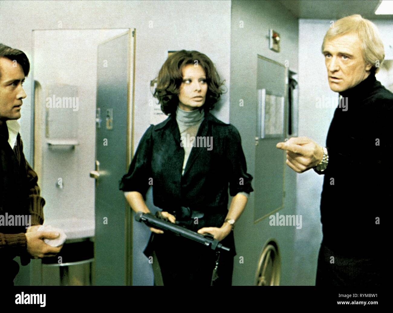 SHEEN,LOREN,HARRIS, THE CASSANDRA CROSSING, 1976 Stock Photo - Alamy