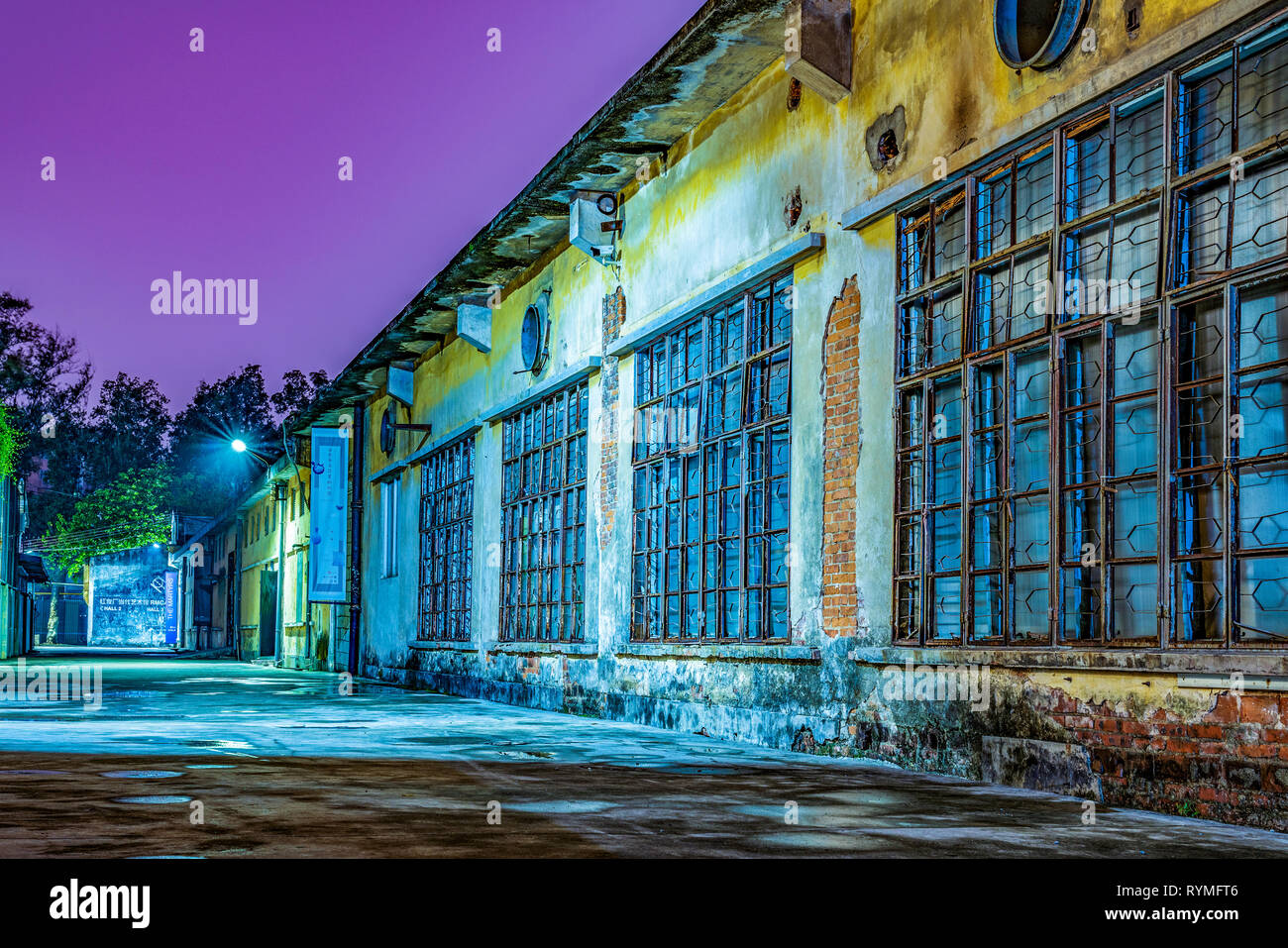Old warehouse exterior night hi-res stock photography and images - Alamy