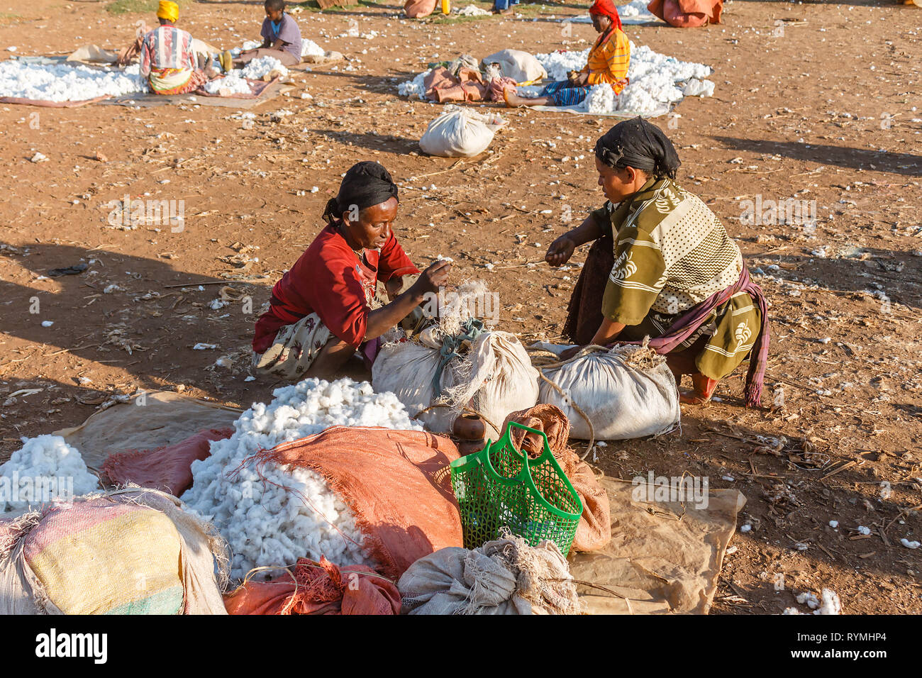 Rural ethiopian market hi-res stock photography and images - Alamy