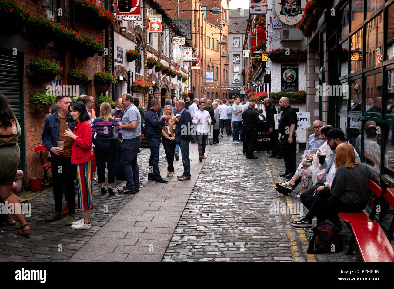 Drinking outside hi-res stock photography and images - Alamy