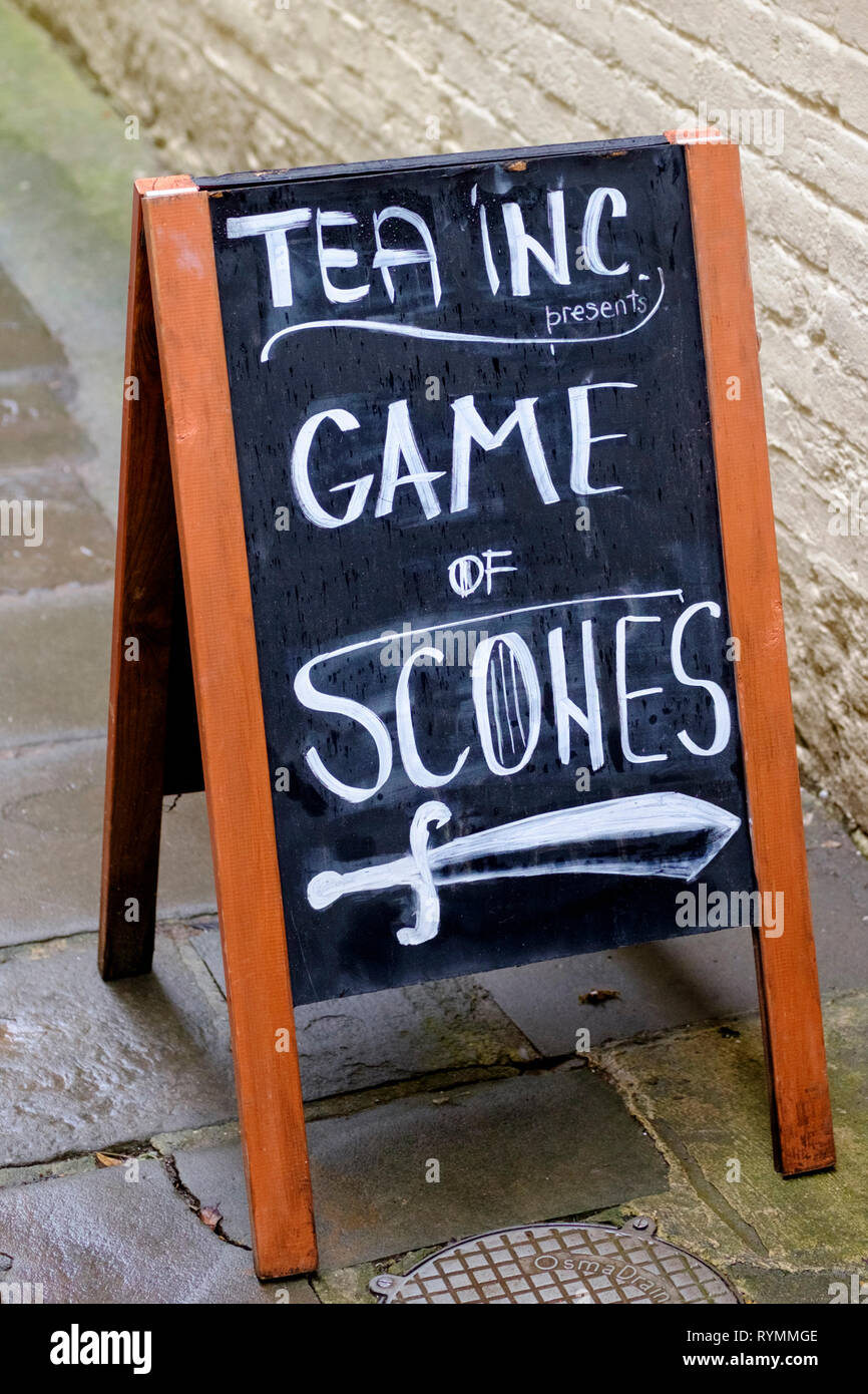Around Devizes a Wiltshire Market town. The Ginnel and a Game of Scones ...