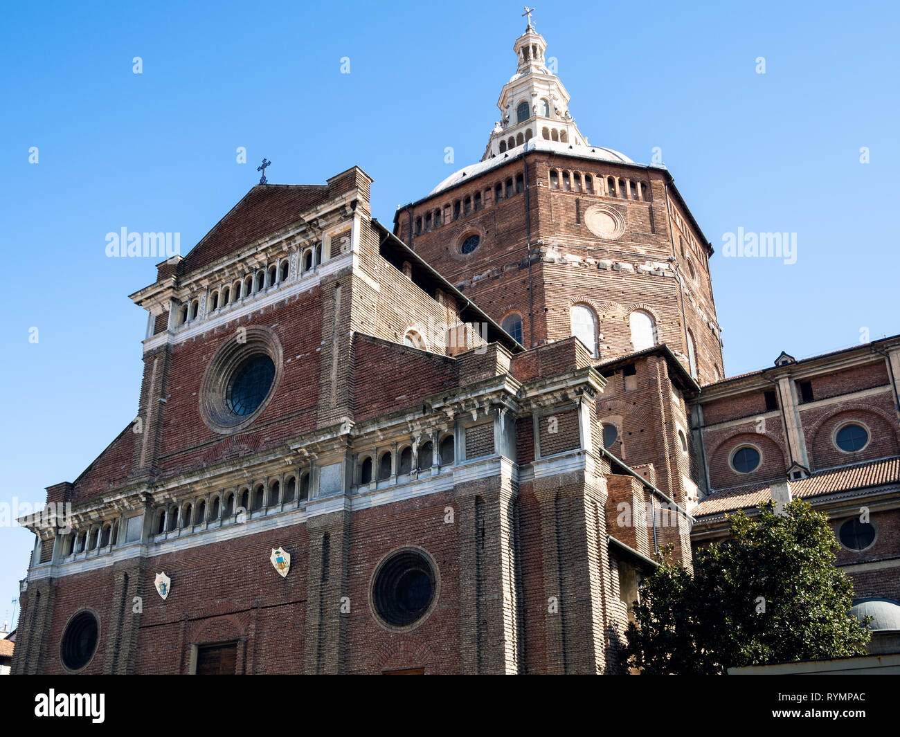 Travel to Italy - medieval Cathedral of Pavia (Duomo di Pavia ...
