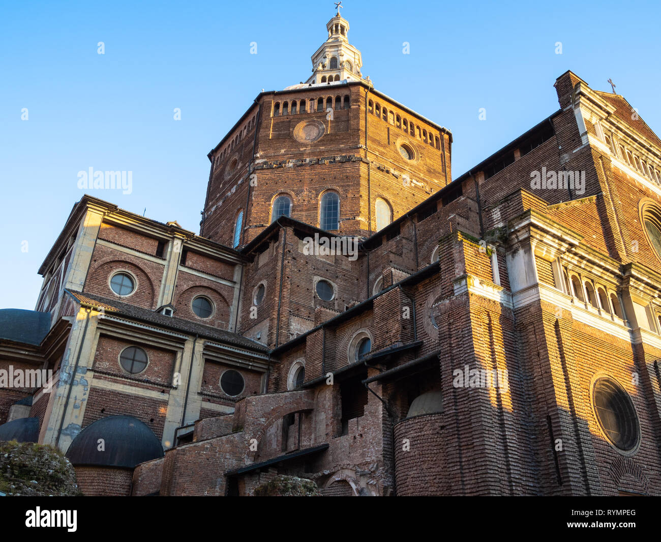 Travel to Italy - view of Duomo di Pavia (Cathedral of Pavia ...