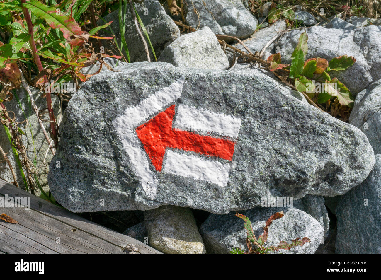 Tourist trail sign painted on the rock Stock Photo - Alamy