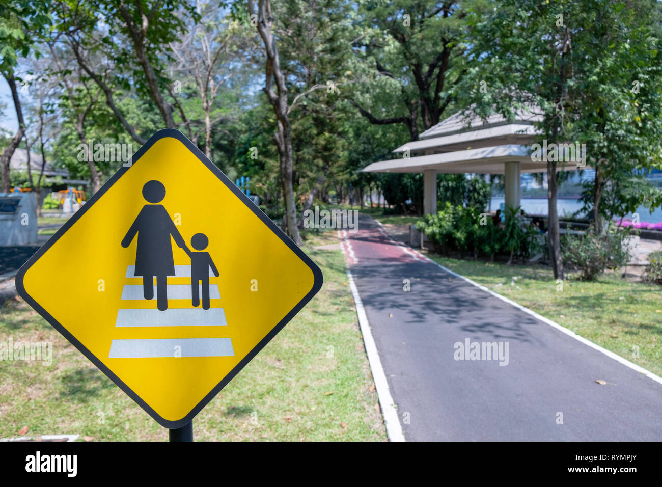 Sign mother and child walking Stock Photo - Alamy