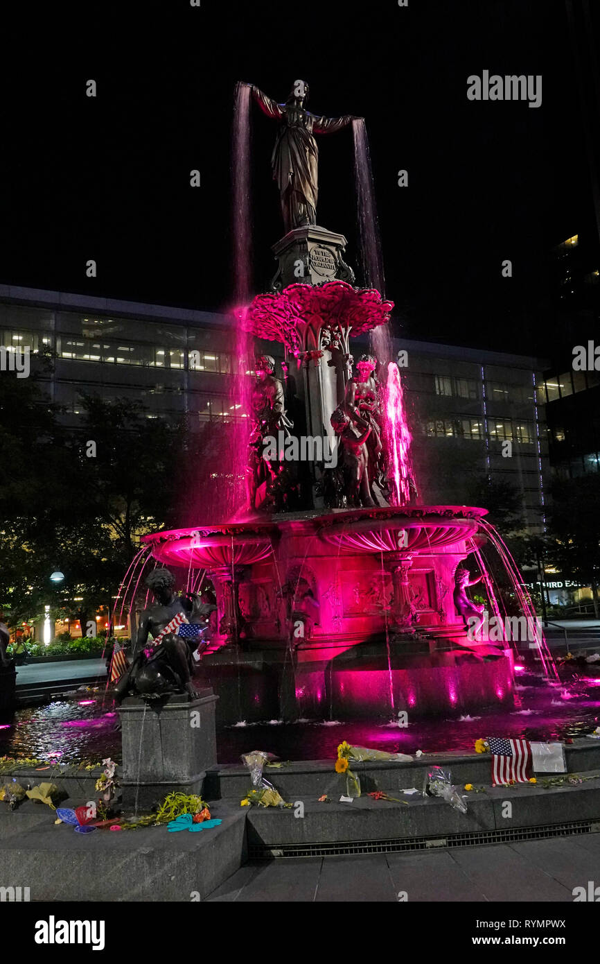 fountain square Cincinnati Ohio Stock Photo - Alamy