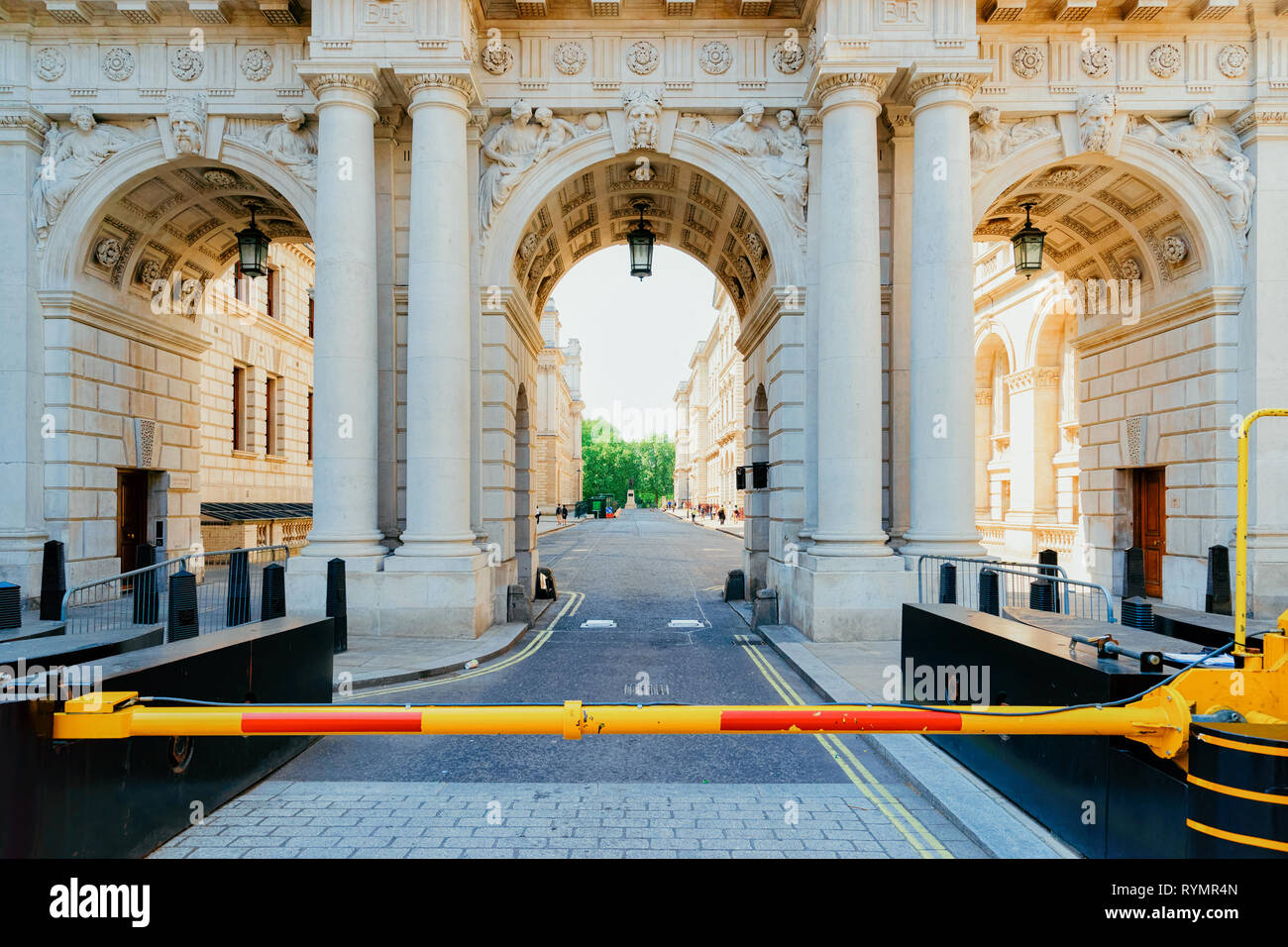Archway at Admiralty Arch near Trafalgar Square and the Mall in London ...