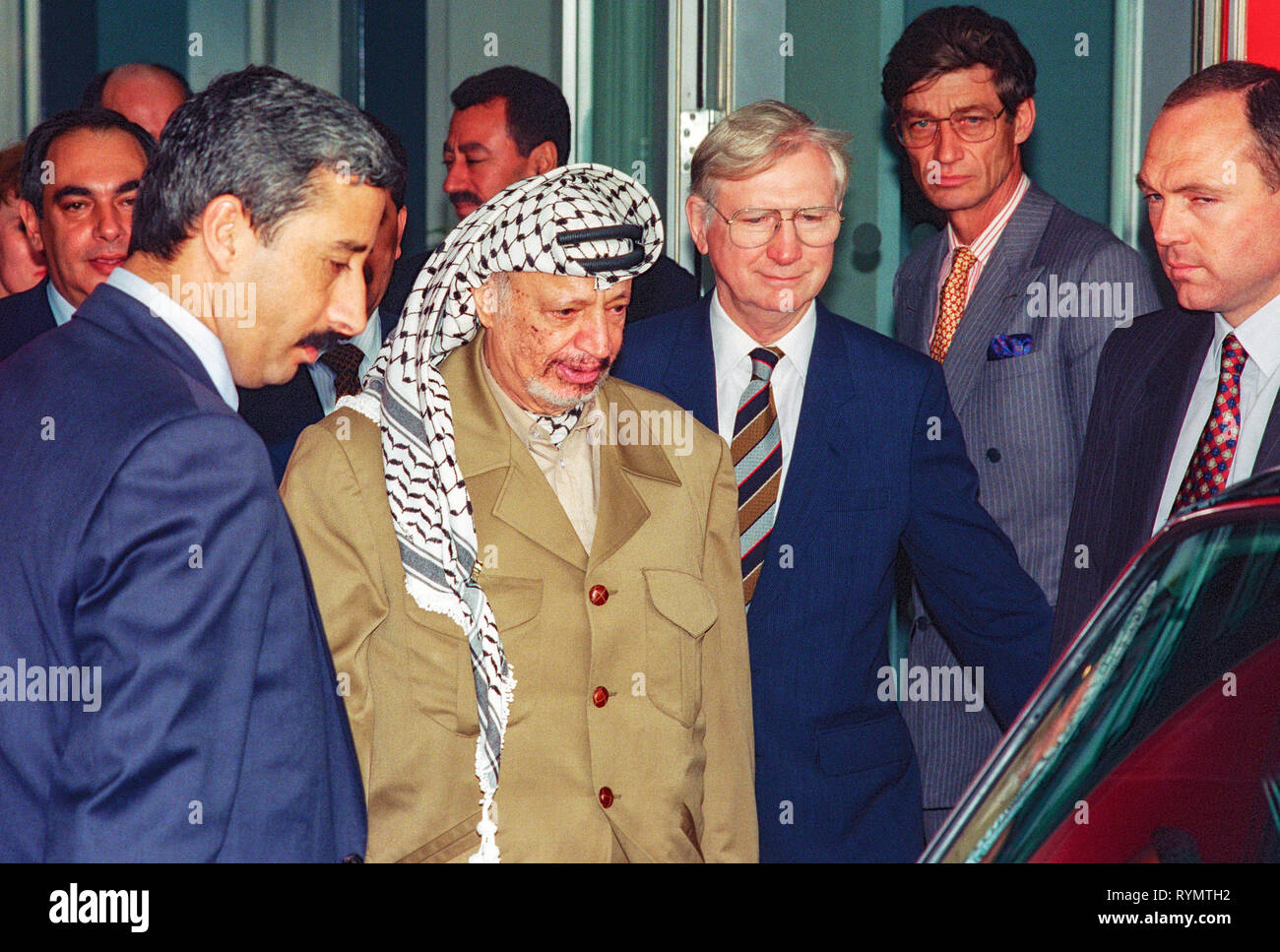 Plo chairman yasser arafat hi-res stock photography and images - Alamy
