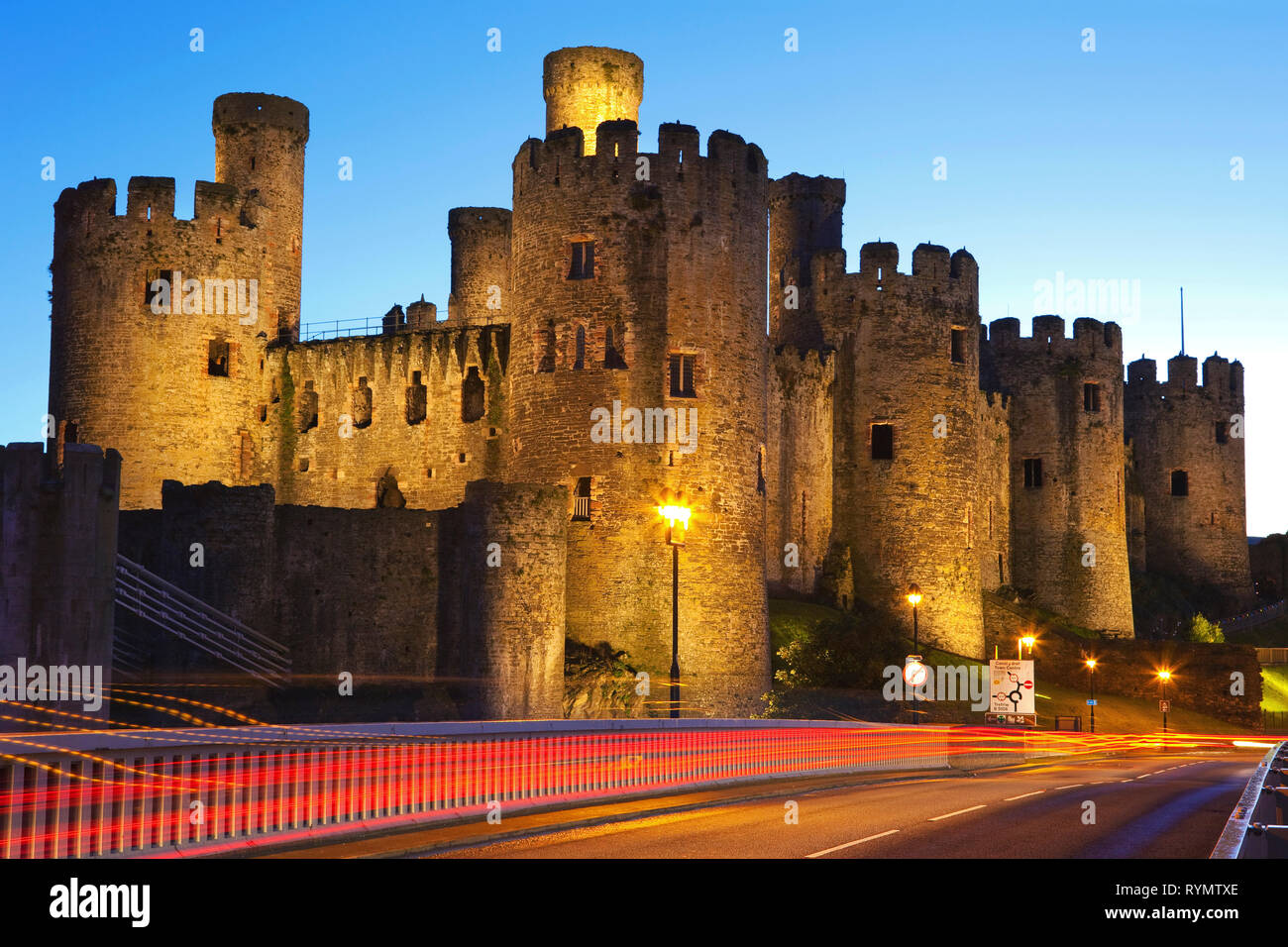 Conwy castle night north wales hi-res stock photography and images - Alamy