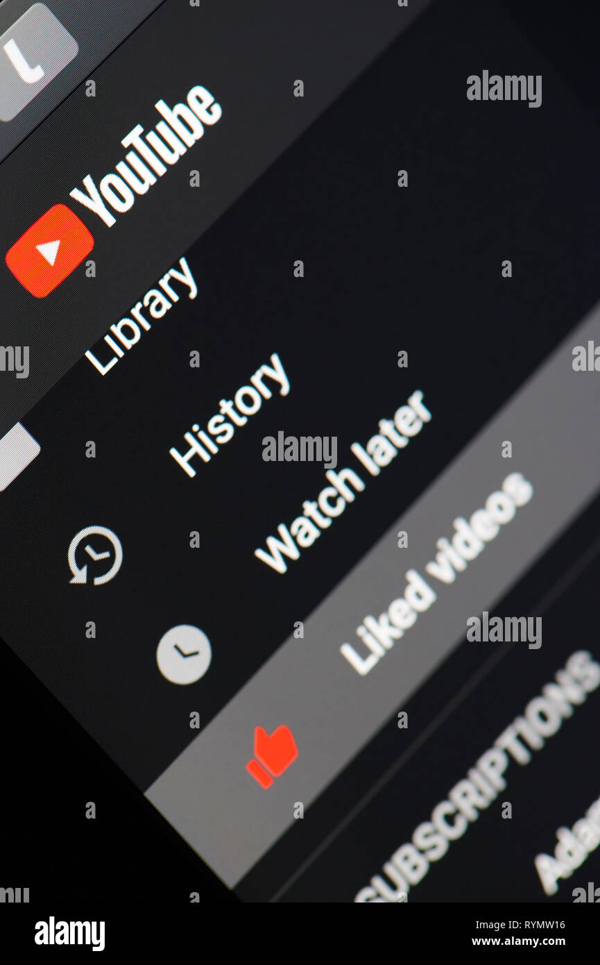 Social media history screen hi-res stock photography and images - Alamy