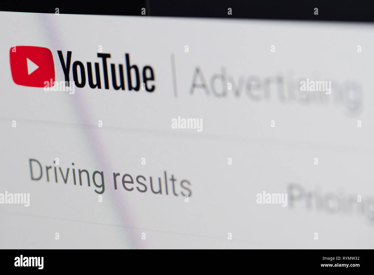 Youtube website advertising hi-res stock photography and images - Alamy