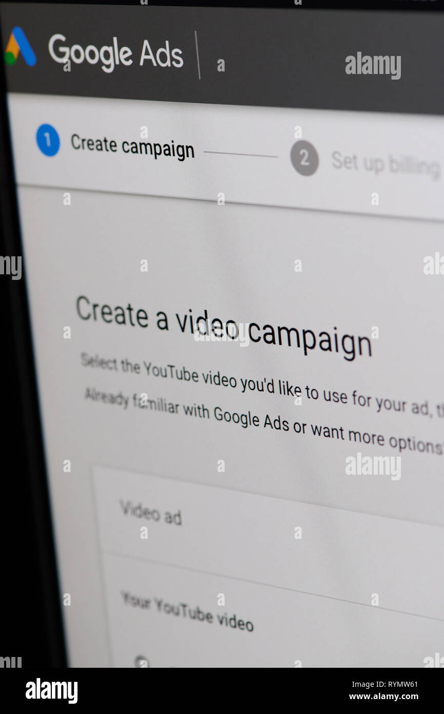 Internet advertisement screen hi-res stock photography and images - Alamy