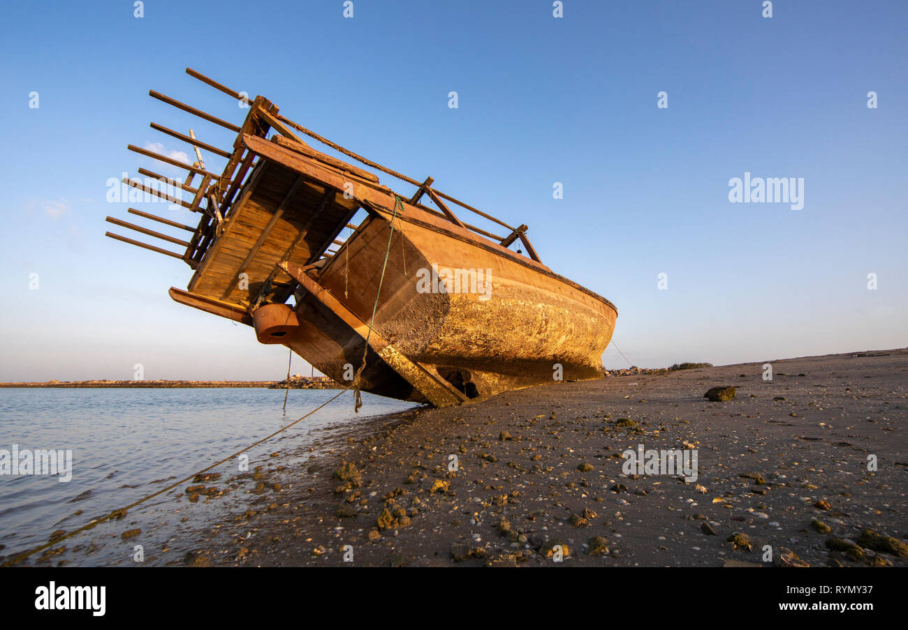 Old dhow hi-res stock photography and images - Alamy
