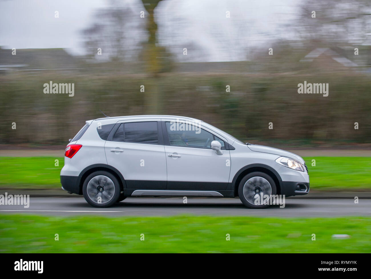 Mid size crossover suv hi-res stock photography and images - Alamy