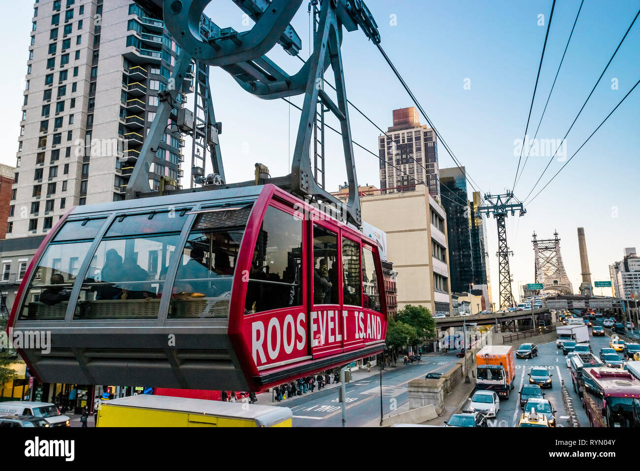 Roosevelt island tramway new hi-res stock photography and images - Alamy