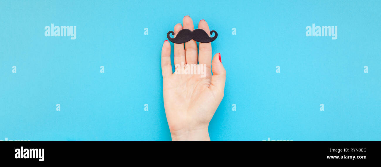 Creative flatlay top view retro black paper photo booth props ...