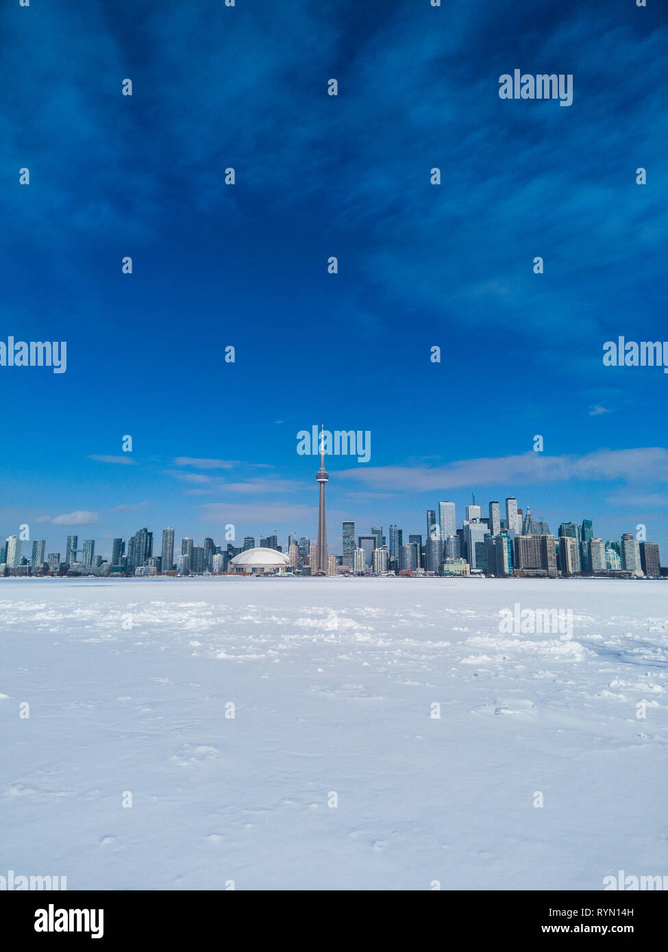 Frozen harbor and waterfront skyline hi-res stock photography and ...