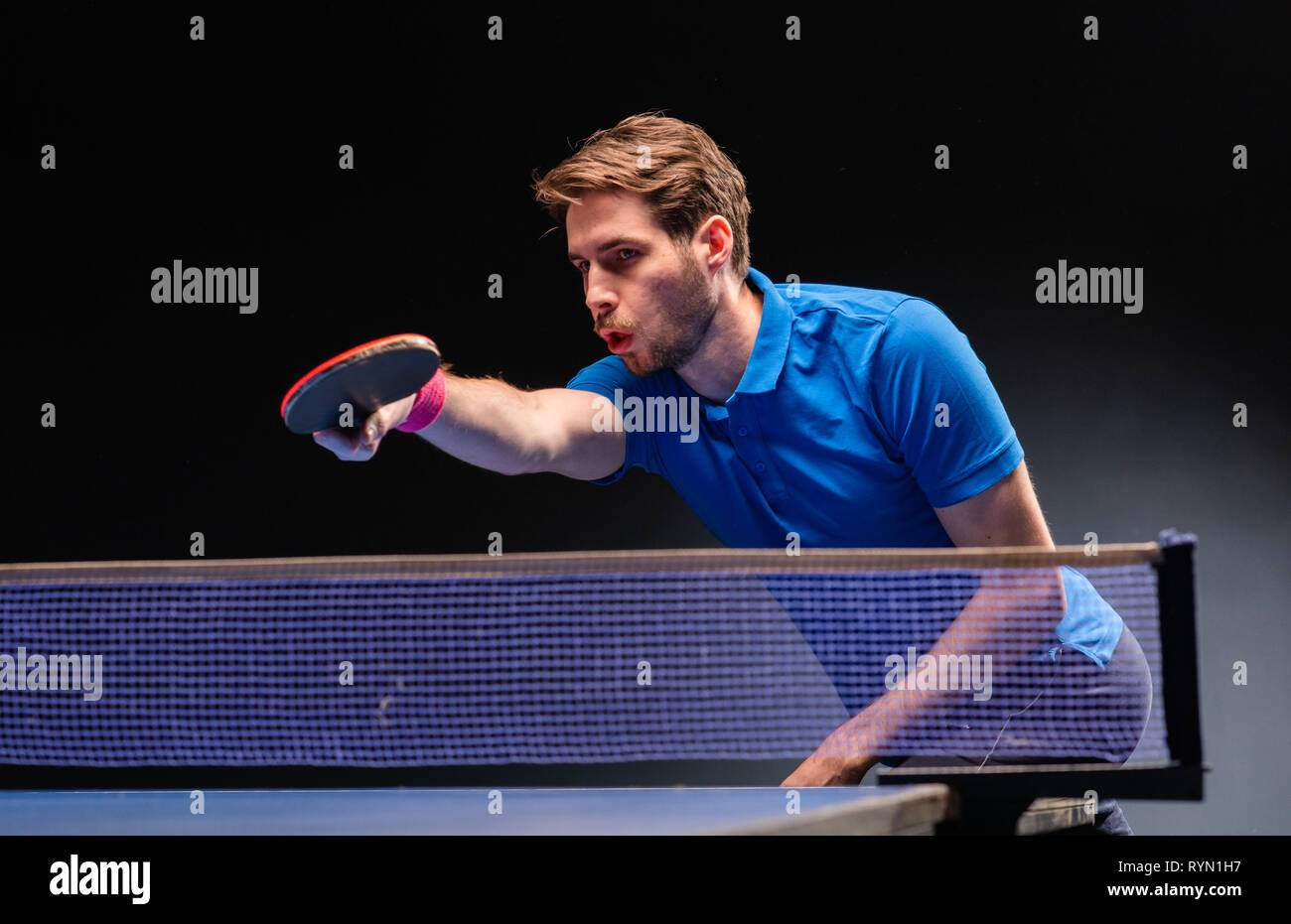 Man playing ping pong hi-res stock photography and images - Alamy