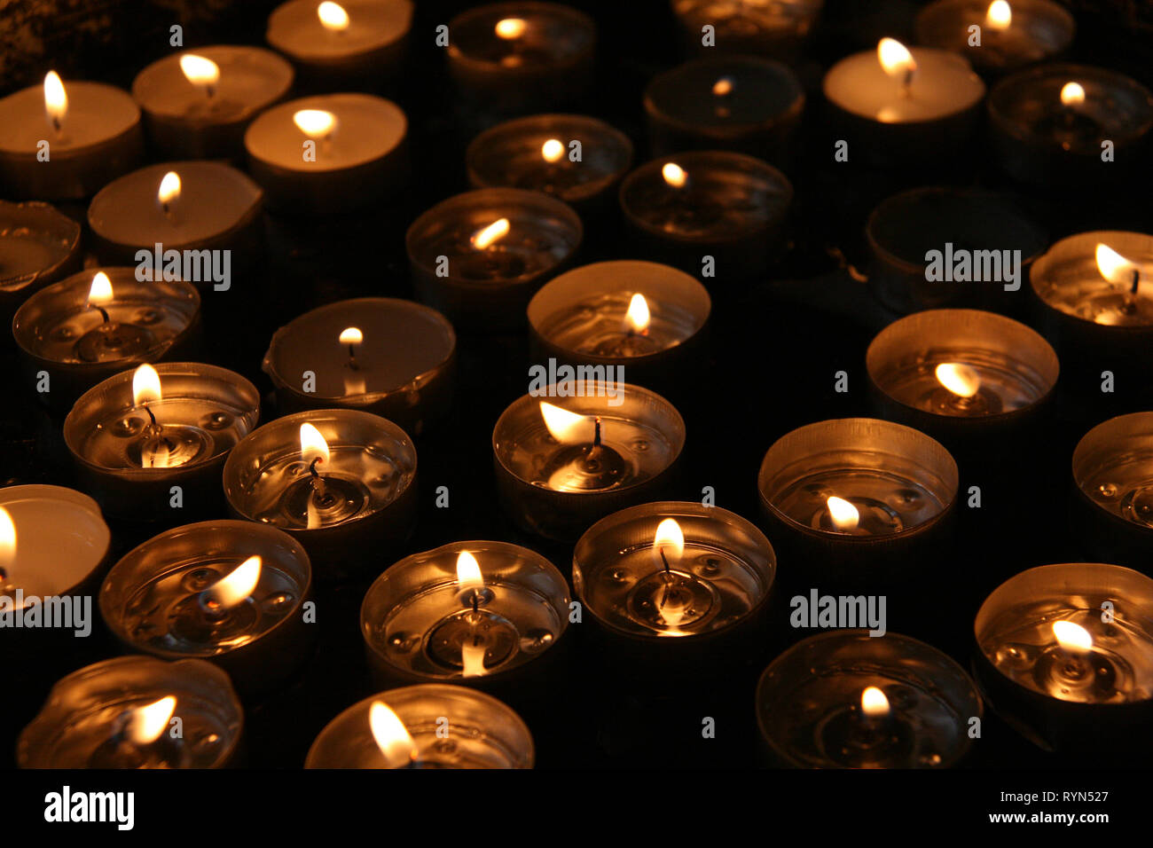 Candle flicker hi-res stock photography and images - Alamy