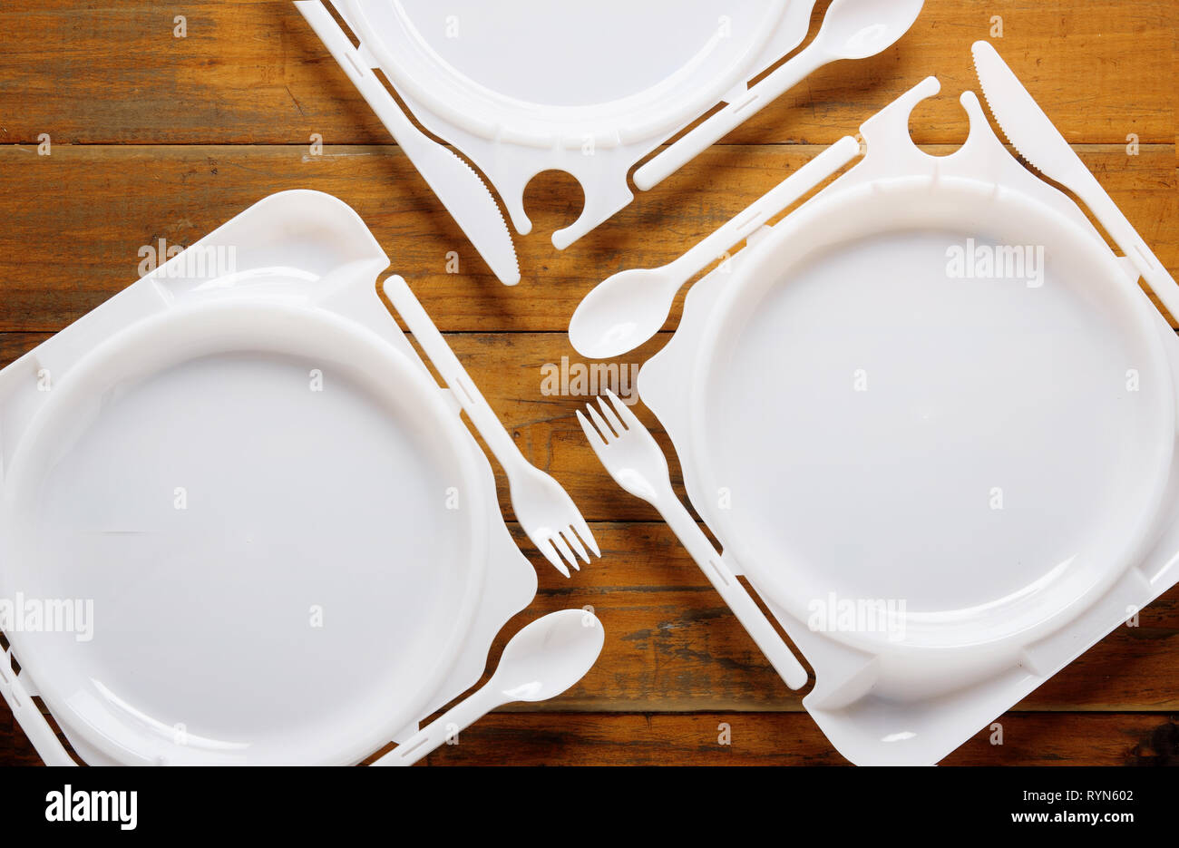 Plastic plates hi-res stock photography and images - Alamy