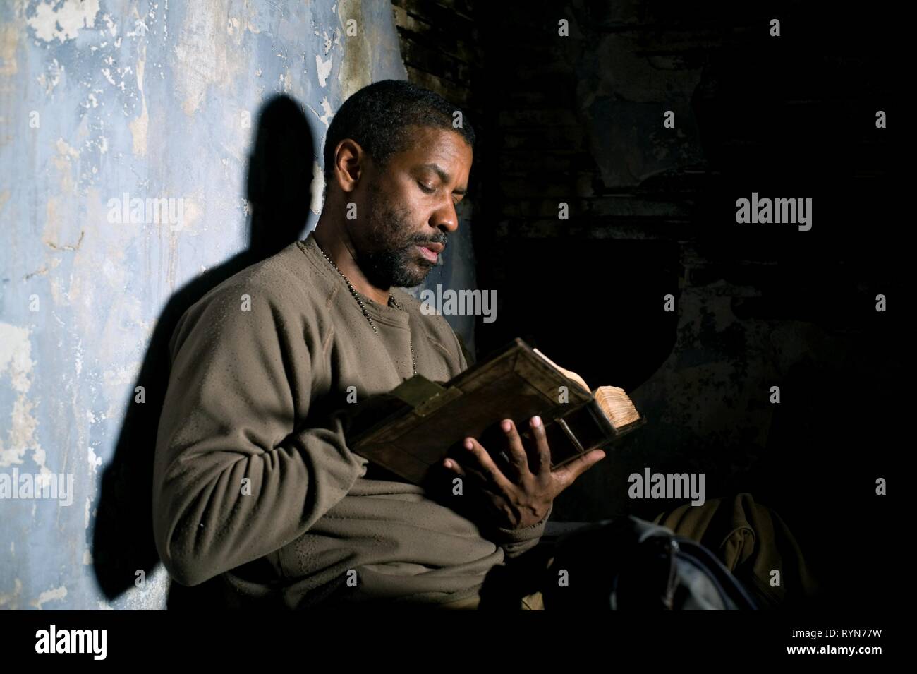 The Book Of Eli 2010 Denzel Washington High Resolution Stock ...