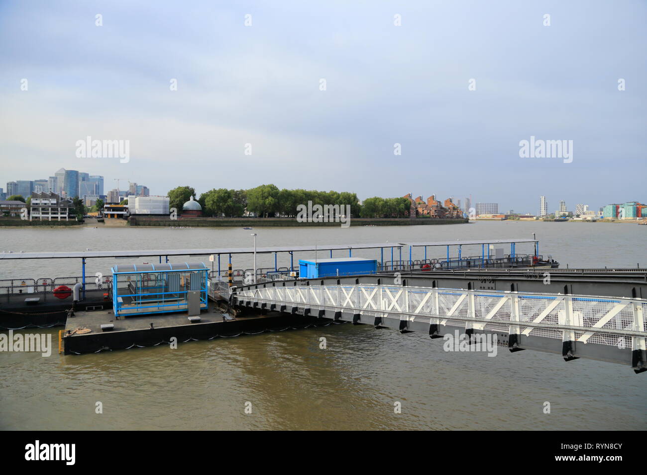 City of london river thames water jetty hi-res stock photography and ...