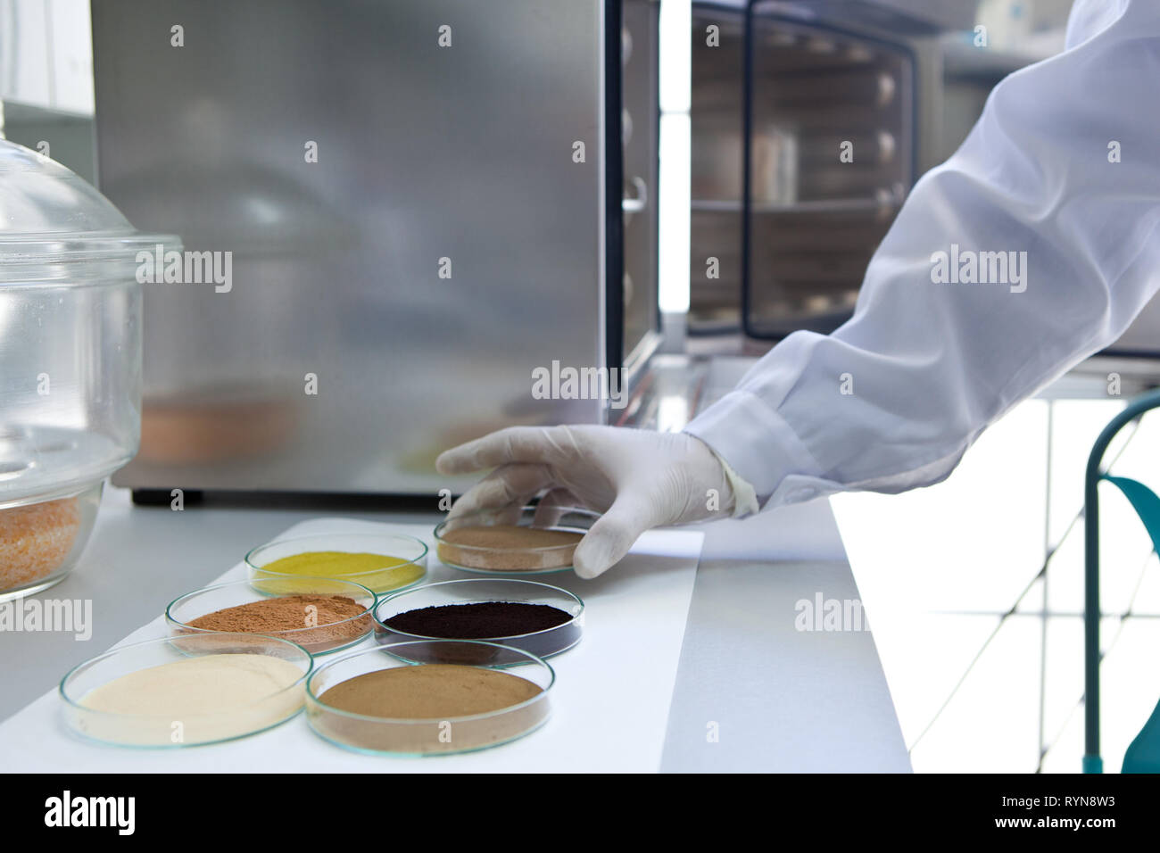 Extraction production hi-res stock photography and images - Alamy