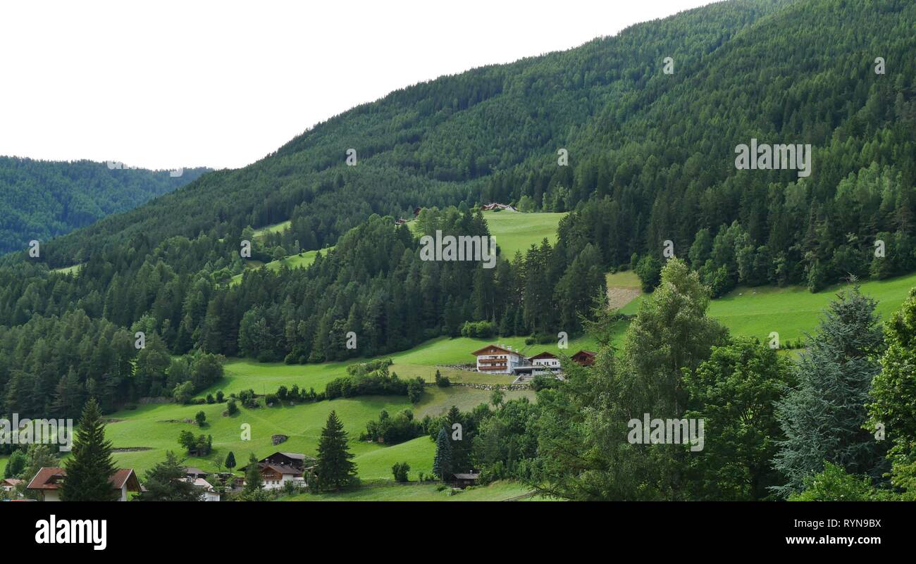Tyrolean houses hi-res stock photography and images - Alamy